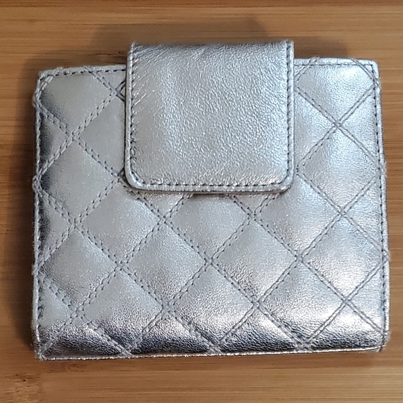 Burton | Bags | Burton 0 Leather Wallet Silver Metallic Bifold Ecru ...